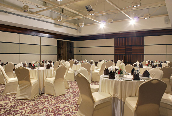 10) Capers At Best Western Hotel Sahil, Mumbai Central, Mumbai